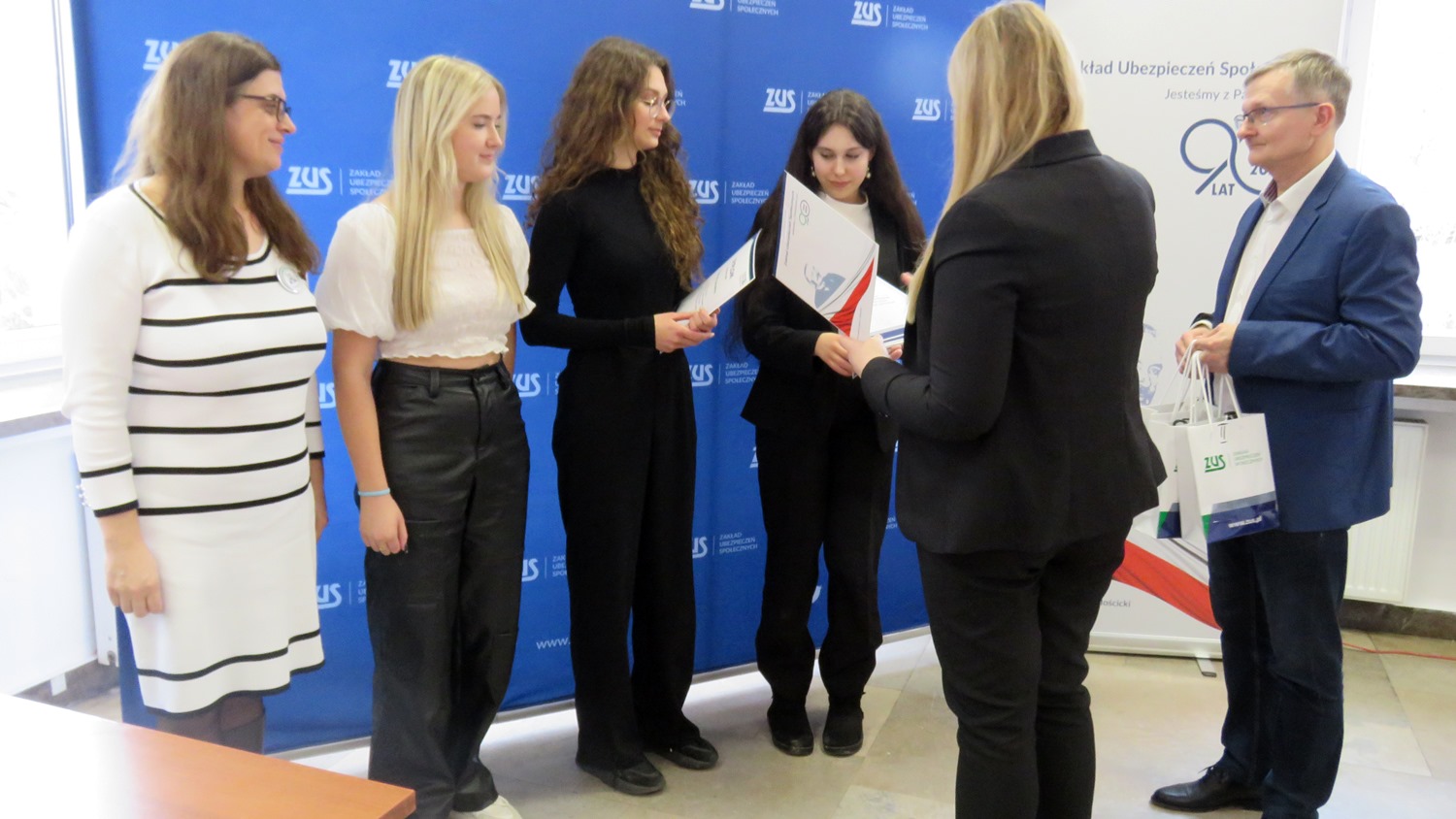 Uczennice II LO w Suwałkach drugie w województwie | Wiadomości Suwałki